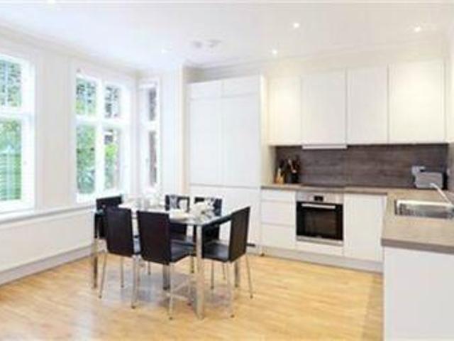2 Bedrooms Flat for rent in Hamlet Gardens, Chiswick, London W6