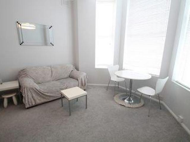 2 Bedrooms Flat for rent in Hammelton Road, Bromley BR1