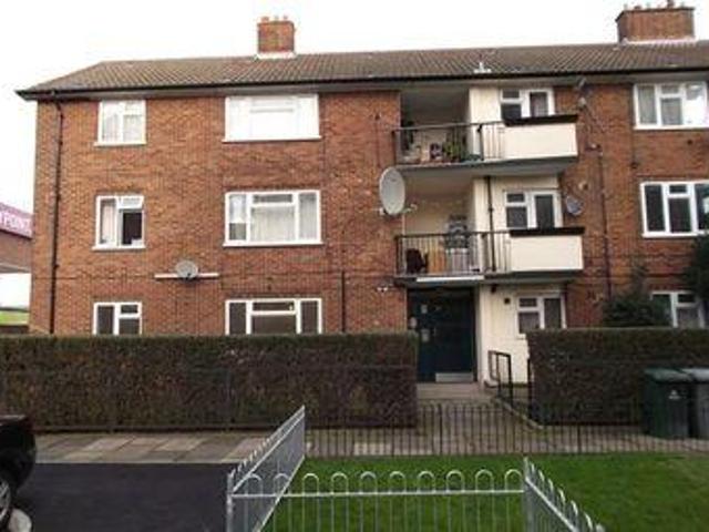 2 Bedrooms Flat for rent in Hammersley Road, Canning Town, London E16