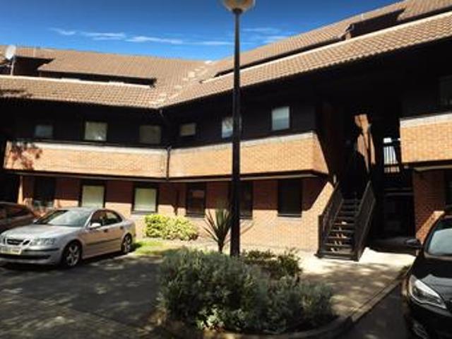 2 Bedrooms Flat for rent in Hamnett Court, Birchwood, Warrington WA3