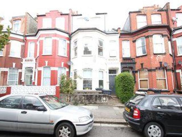 2 Bedrooms Flat for rent in Hampden Road, Harrin N8