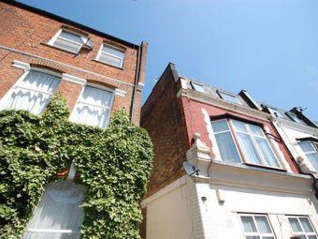 2 Bedrooms Flat for rent in Hampden Road, London N8