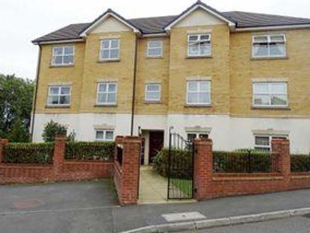 2 Bedrooms Flat for rent in Hampstead Drive, Whitefield, Whitefield Manchester M45