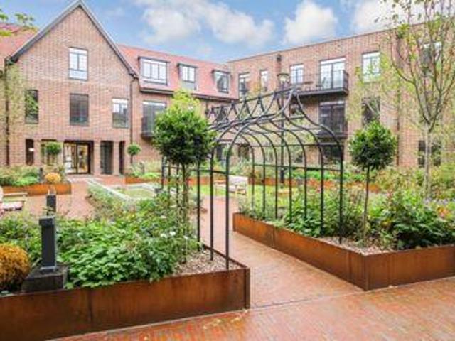 2 Bedrooms Flat for rent in Hampstead Reach, Chandos Way, Golders Green N11