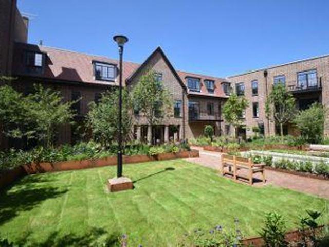 2 Bedrooms Flat for rent in Hampstead Reach, Chandos Way, London NW11