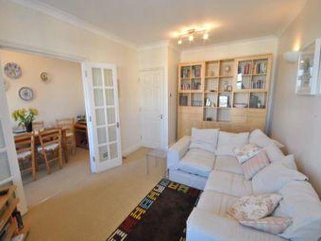 2 Bedrooms Flat for rent in Hampton Road, Twickenham TW2