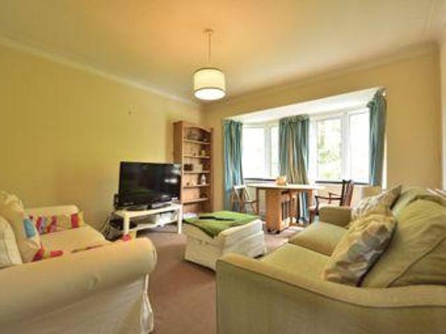2 Bedrooms Flat for rent in Hanger Lane, Ealing W5