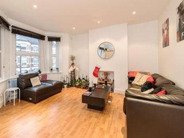 2 Bedrooms Flat for rent in Handforth Road, Oval SW9