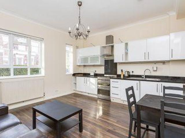 2 Bedrooms Flat for rent in Hanover Court, Uxbridge Road, Shepherds Bush, London W12