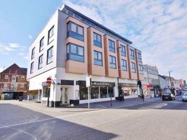 2 Bedrooms Flat for rent in Hanover House, High Street, Brentwood CM14