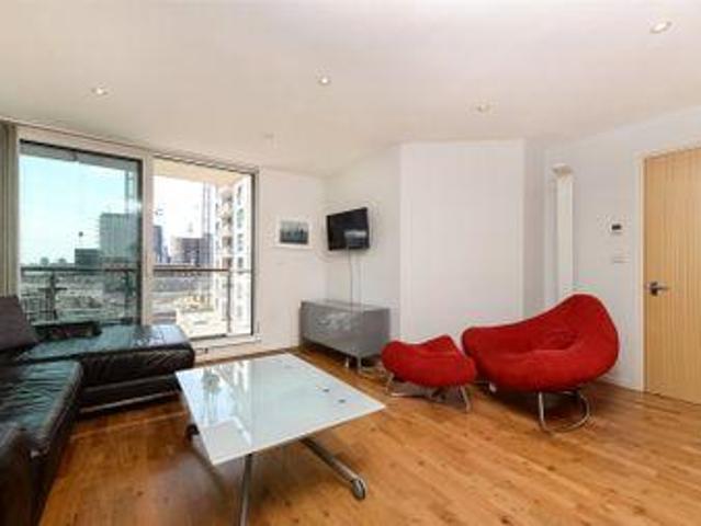 2 Bedrooms Flat for rent in Hanover House, St George Wharf, Vauxhall, London SW8