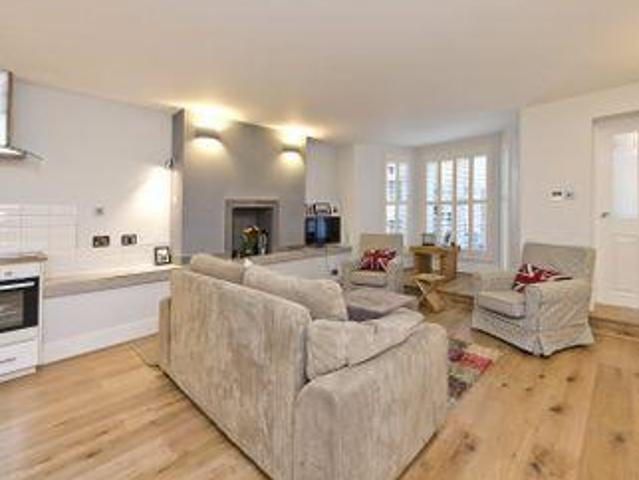 2 Bedrooms Flat for rent in Hannington Road, London SW4