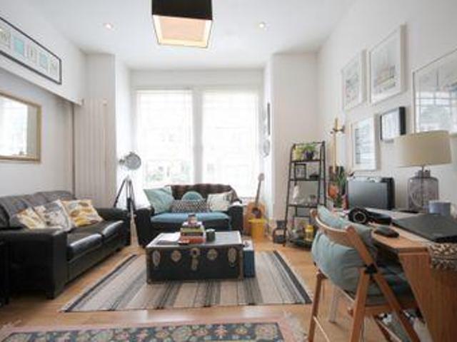2 Bedrooms Flat for rent in Harberton Road, Archway N19