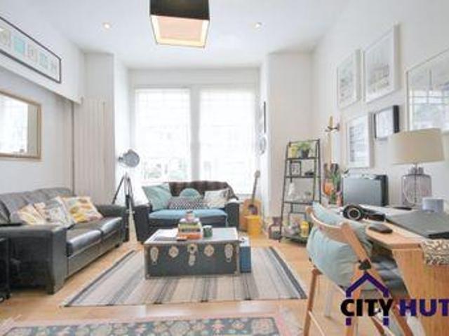2 Bedrooms Flat for rent in Harberton Road, London N19