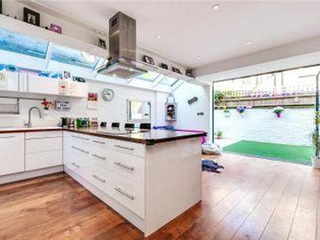 2 Bedrooms Flat for rent in Harbledown Road, Parsons Green, London SW6