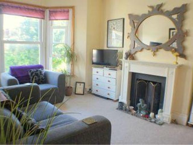 2 Bedrooms Flat for rent in Harbut Road, London SW11