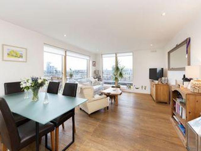 2 Bedrooms Flat for rent in Hardwicks Square, London SW18