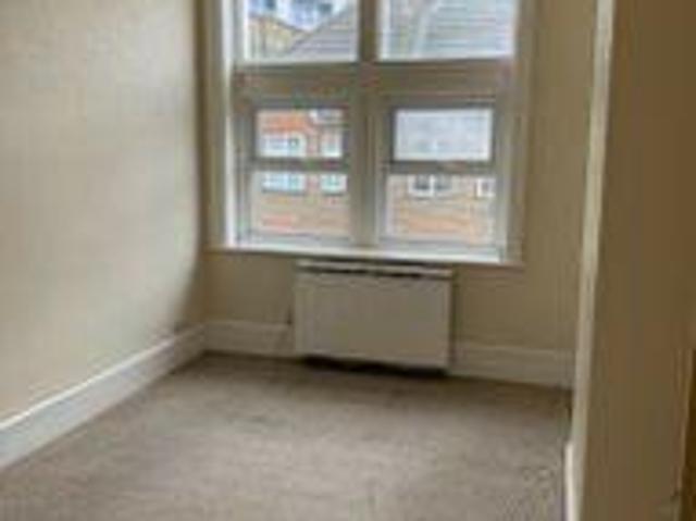 2 Bedrooms Flat for rent in Hare Street, London SE18