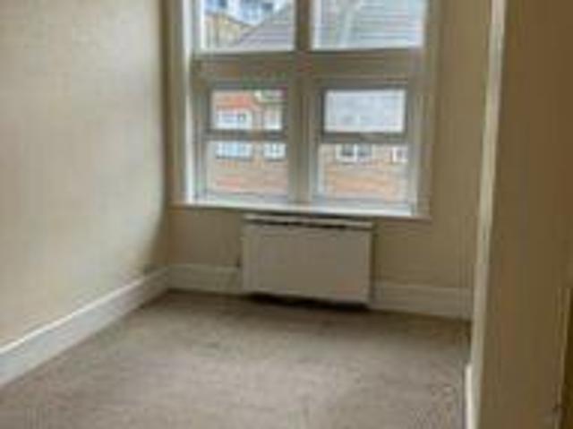 2 Bedrooms Flat for rent in Hare Street, Woolwich SE18