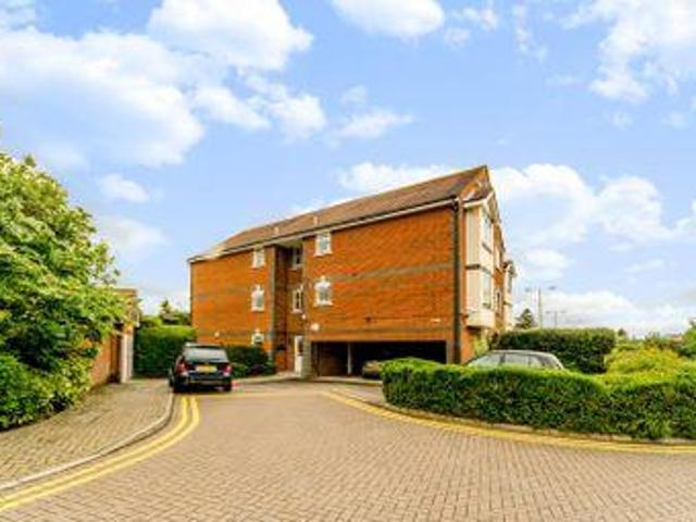 2 Bedrooms Flat for rent in Harland Close, Merton SW19