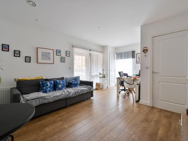 2 Bedrooms Flat for Rent in Harris Street | Foxtons
