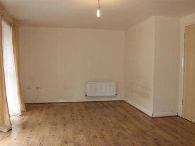 2 Bedrooms Flat for rent in Harry Close, Croydon CR0
