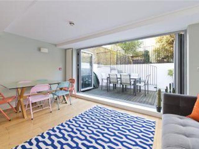 2 Bedrooms Flat for rent in Harwood Road, Fulham, London SW6