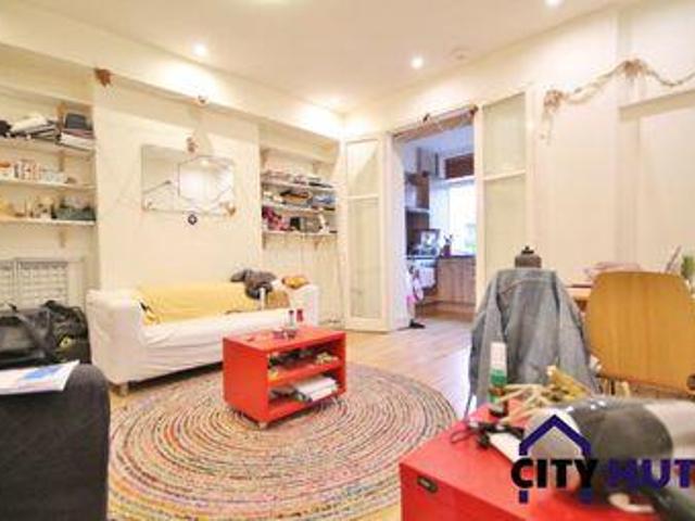 2 Bedrooms Flat for rent in Hartham Road, London N7
