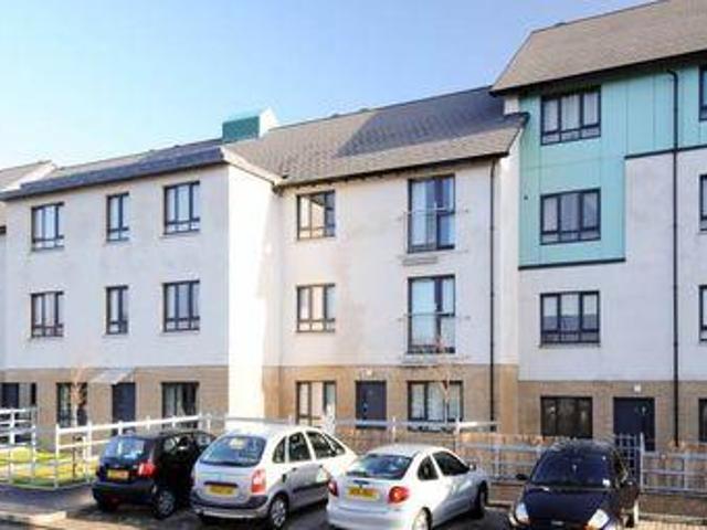 2 Bedrooms Flat for rent in Harvesters Place, Edinburgh EH14