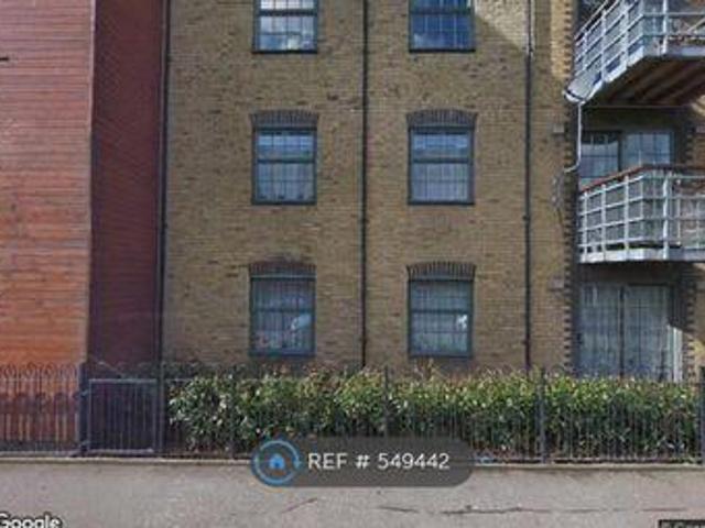 2 Bedrooms Flat for rent in Hewetts Quay, Barking IG11
