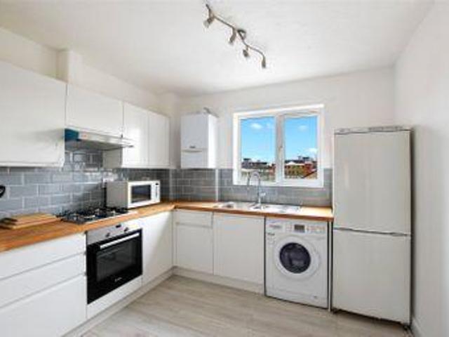 2 Bedrooms Flat for rent in Hewison Street, Bow, London E3