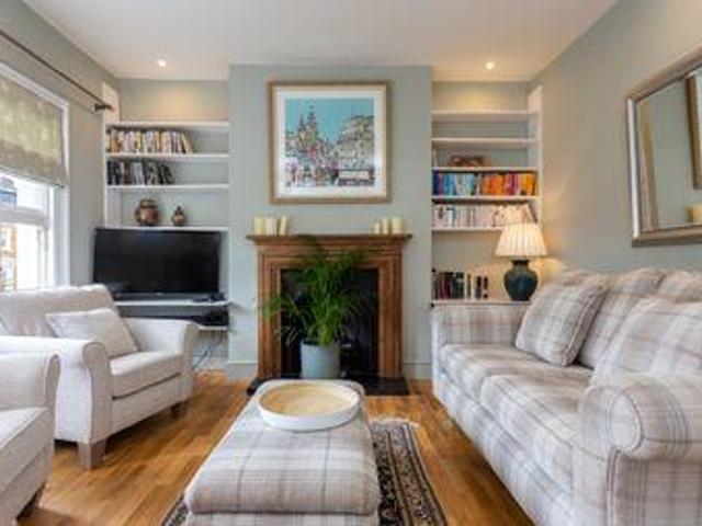 2 Bedrooms Flat for rent in Heyford Avenue, London SW8