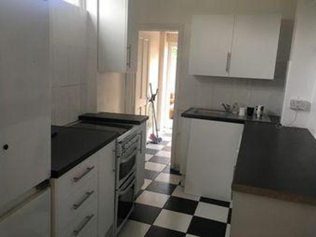 2 Bedrooms Flat for rent in Heyworth Road, London E15