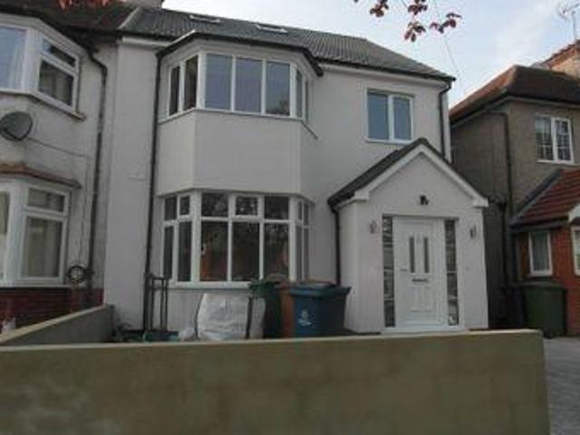 2 Bedrooms Flat for rent in Headstone Lane, Harrow HA2