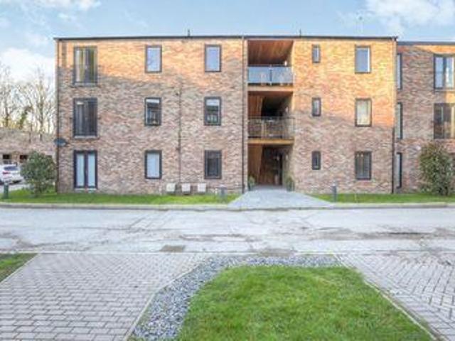 2 Bedrooms Flat for rent in Hearthstone Close, Cheadle SK8