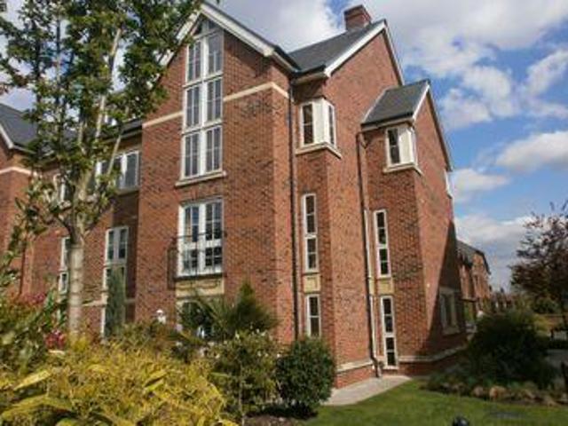 2 Bedrooms Flat for rent in Heaton Moor Road, Heaton Moor, Stockport SK4