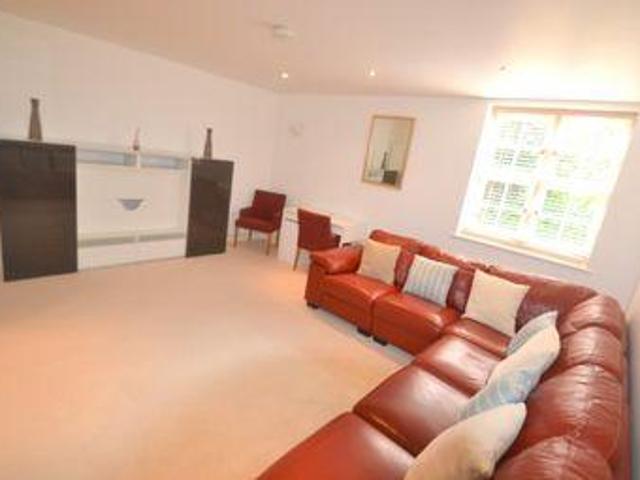2 Bedrooms Flat for rent in Heathview Court, 20 Corringway, Golders Green, London NW11
