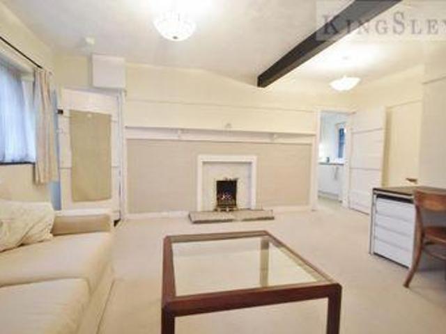 2 Bedrooms Flat for rent in Heath Close, London NW11