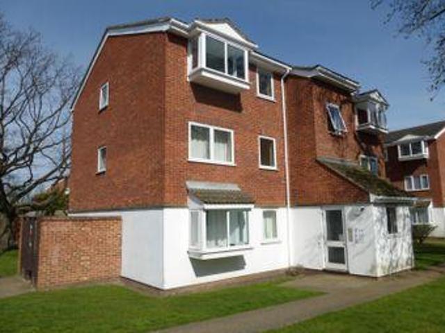 2 Bedrooms Flat for rent in Heathdene Drive, Upper Belvedere, Kent DA17