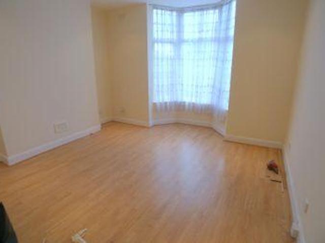 2 Bedrooms Flat for rent in Heathfield Park, London NW2
