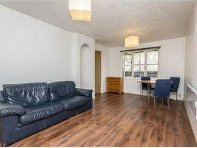 2 Bedrooms Flat for rent in Heddington Grove, Holloway, London N7