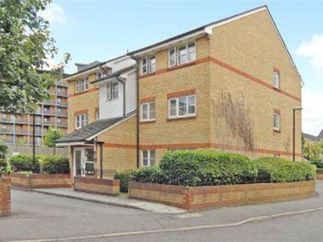 2 Bedrooms Flat for rent in Heddington Grove, London N7