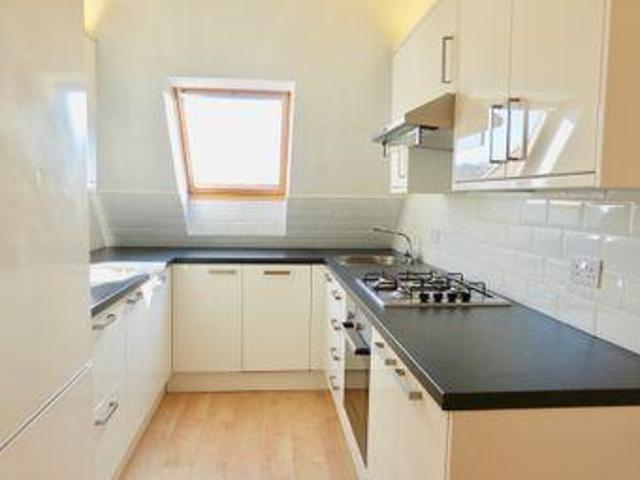 2 Bedrooms Flat for rent in Helenslea Avenue, London NW11