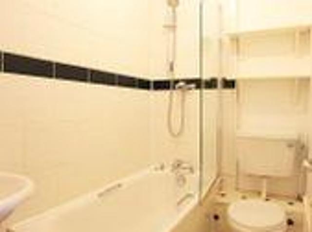 2 Bedrooms Flat for rent in Hemberton Road, London SW9