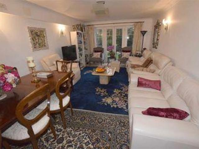 2 Bedrooms Flat for rent in Hendon Lane, Finchley, London N3