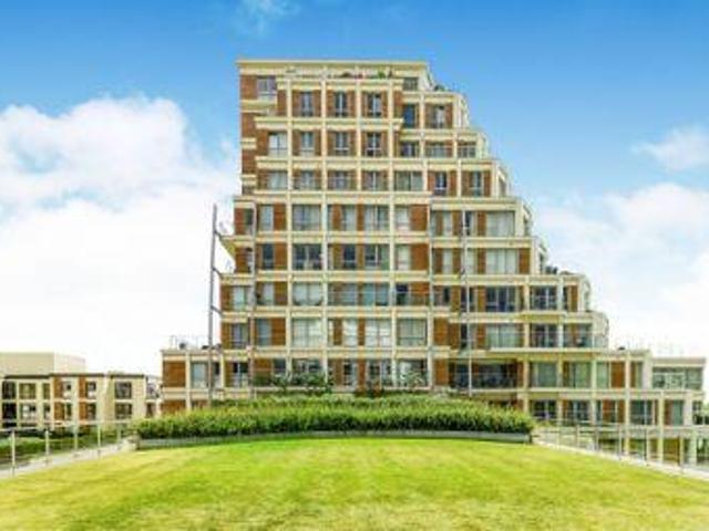 2 Bedrooms Flat for rent in Henry Macaulay Avenue, Kingston Upon Thames KT2