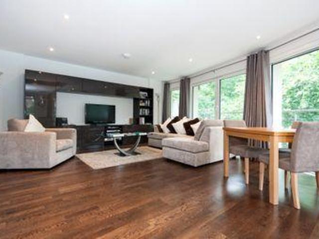 2 Bedrooms Flat for rent in Henry Macaulay Avenue, Kingston Upon Thames KT2