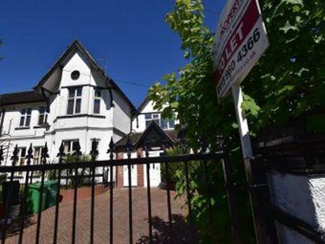 2 Bedrooms Flat for rent in Herbert Road, Nottingham NG5