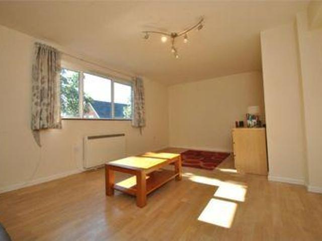 2 Bedrooms Flat for rent in Hereford Road, London W3