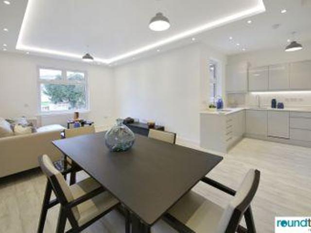 2 Bedrooms Flat for rent in Heriot Road, Hendon NW4